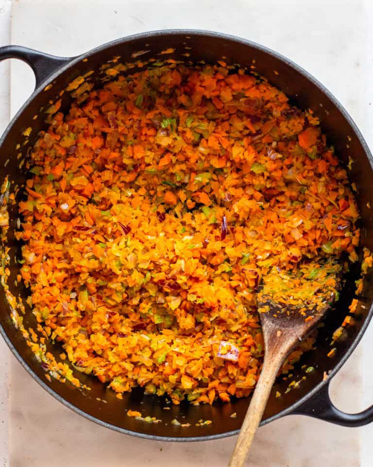 Easy TVP Chili Recipe (With Soya Mince) - Cooking With Elo