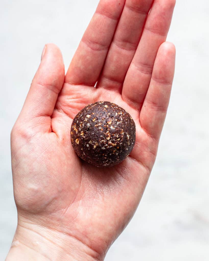 Healthy Fig Energy Balls - Cooking With Elo